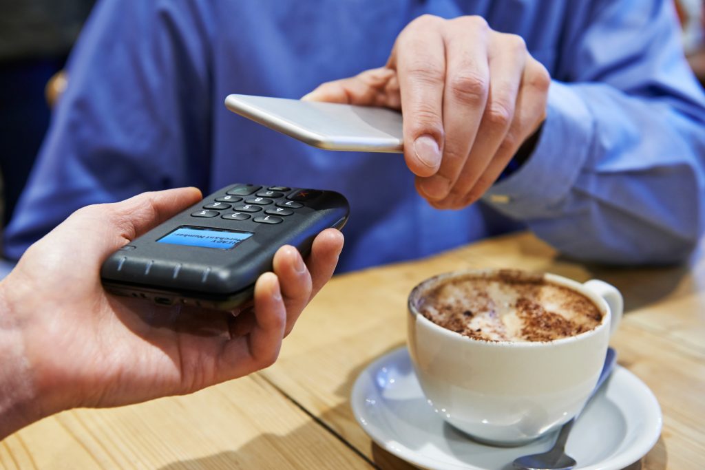 Apple Pay en Google Pay dragen sterk bij aan succes contactloos betalen